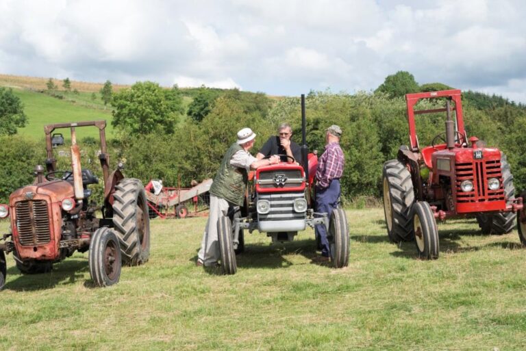 Eryrys Vintage Gathering & Tractor Road Run – Llanarmon-yn-Iâl, Eryrys ...